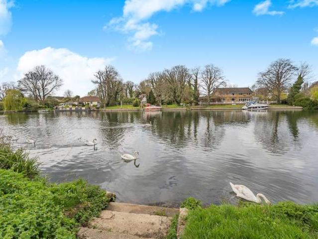 2 Bedroom Apartment Flat