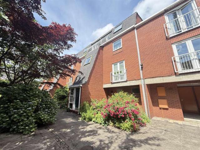 2 Bedroom Apartment Flat