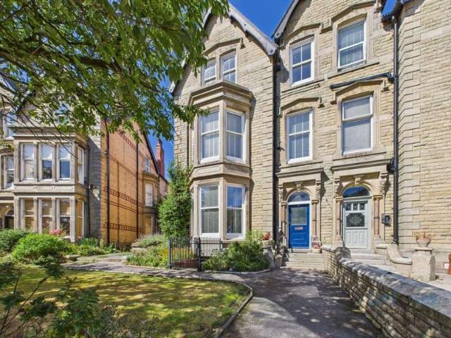 2 Bedroom Apartment Flat