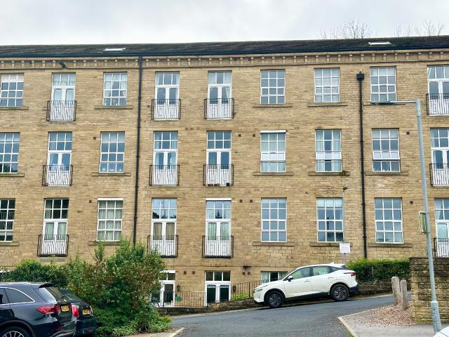 2 bedroom apartment flat/apartment To Let in Ripponden