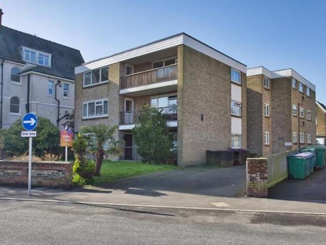 2 Bedroom Apartment Folkestone Kent 100917675