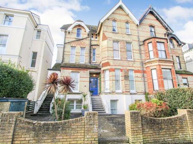 2 Bedroom Apartment Folkestone Kent 100132231
