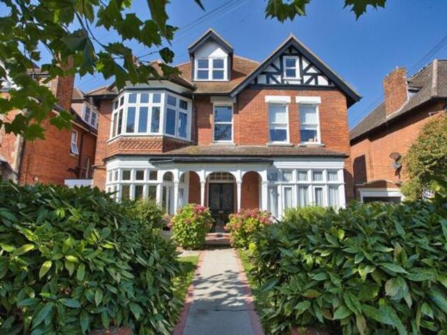 2 Bedroom Apartment Folkestone Kent 101231656