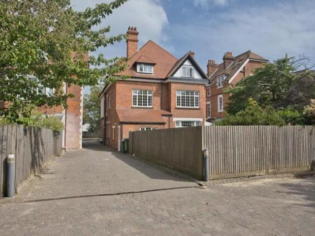 2 Bedroom Apartment Folkestone Kent LS99237053