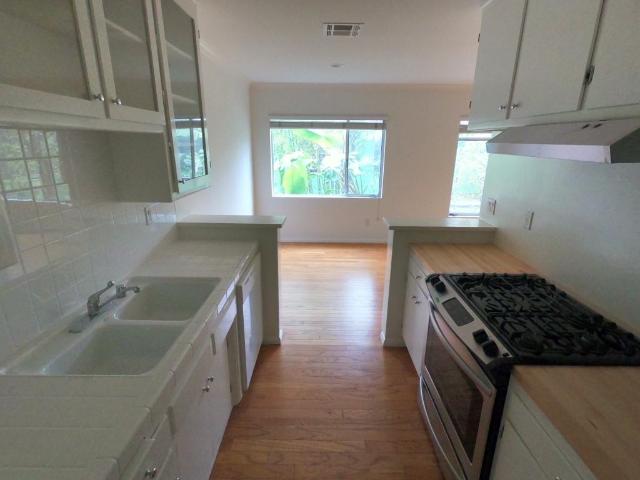 2 Bedroom Apartment for Rent at N. Beachwood Dr. & Winans Dr Los Angeles, CA 90068 Hollywood United