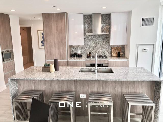 2 Bedroom Apartment for Rent at N Wells St #5, Chicago, IL 60610 Near North Side