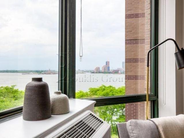 2 Bedroom Apartment for Rent at Battery Pl #4P, New York, NY 10280 Battery Park City