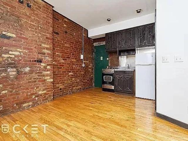 2 Bedroom Apartment for Rent at E 14th St #26, New York, NY 10009 East Village