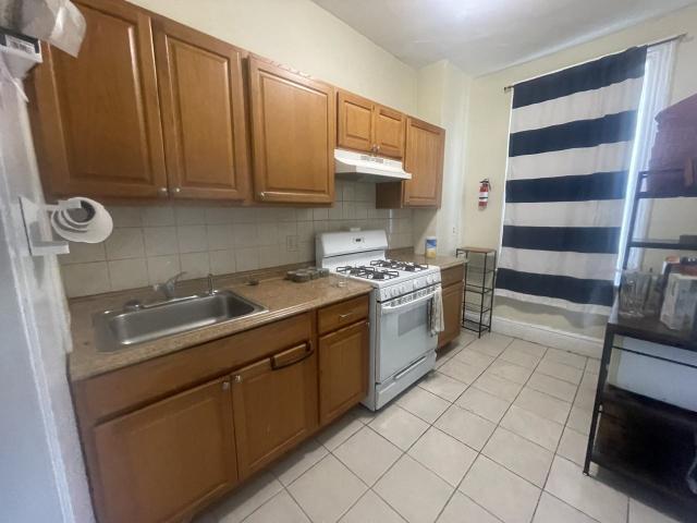 2 Bedroom Apartment for Rent at E 183rd St, New York, NY 10458 Belmont