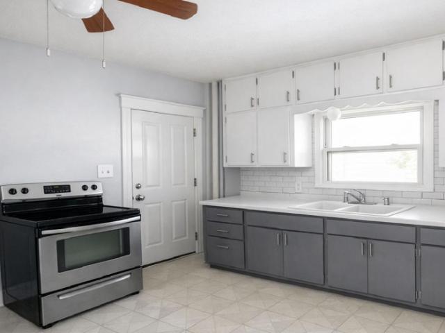 2 Bedroom Apartment for Rent at East East Cayuga Street #1, St. Paul, MN 55130 Payne Phalen
