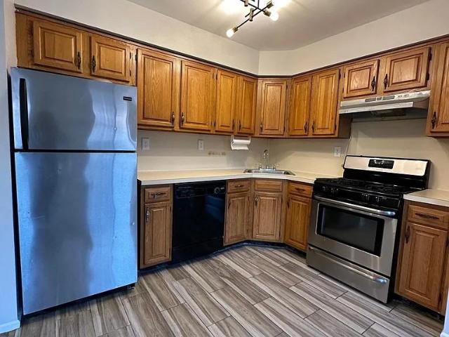 2 Bedroom Apartment for Rent at Gabriel Dr, New York, NY 10469 Pelham Gardens
