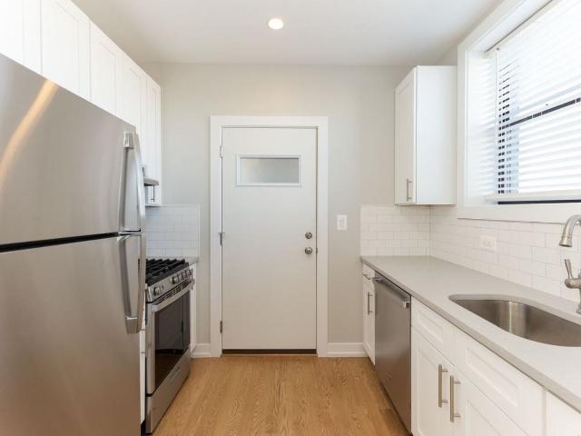 2 Bedroom Apartment for Rent at W Berwyn Ave & N Rockwell St, Chicago, IL 60625 Lincoln Square