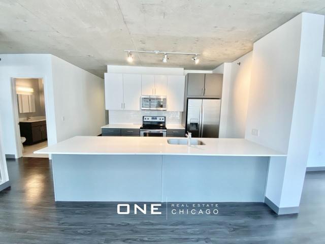 2 Bedroom Apartment for Rent at W Lake & Wells, Chicago, IL 60601 Loop