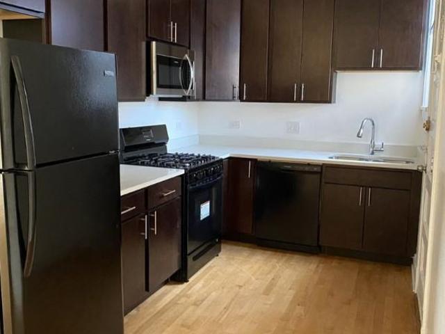 2 Bedroom Apartment for Rent at W Montrose Ave & N Winchester Ave, Chicago, IL 60640 Lincoln Square