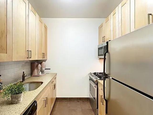 2 Bedroom Apartment for Rent at West St #21H, New York, NY 10006 Battery Park City
