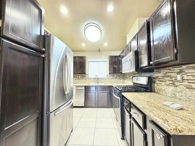 2 Bedroom Apartment for Rent at 14544 Burbank Blvd #101, Los Angeles, CA 91411 Sherman Oaks