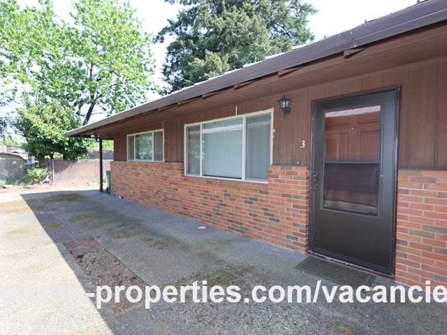 2 Bedroom Apartment for Rent at 14832 Se Cedar Ave #3, Oak Grove, OR 97267 Milwaukie Heights