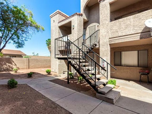 2 Bedroom Apartment for Rent at 1521 W Denton Ln #121, Phoenix, AZ 85015