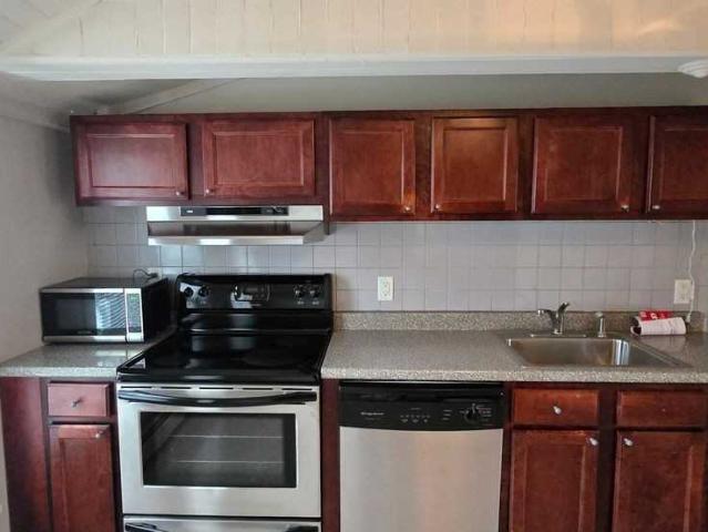 2 Bedroom Apartment for Rent at 154 Washington St #11, Norwich, CT 06360