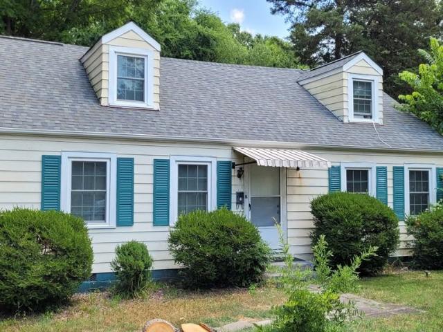 2 Bedroom Apartment for Rent at 1561 Lovett St #B, Greensboro, NC 27403