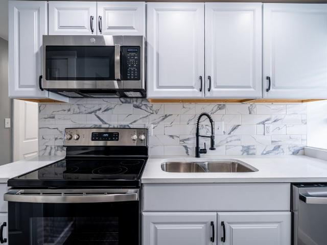 2 Bedroom Apartment for Rent at 1631 Columbia Avenue #B, Indianapolis, IN 46202 Martindale Brightwood