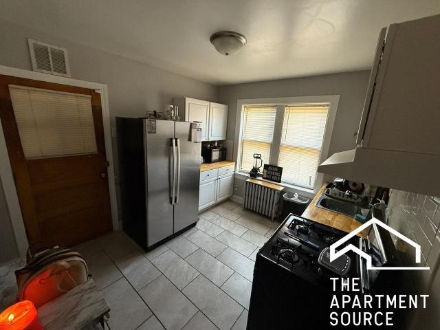 2 Bedroom Apartment for Rent at 1645 Gunderson Ave #1R, Berwyn, IL 60402