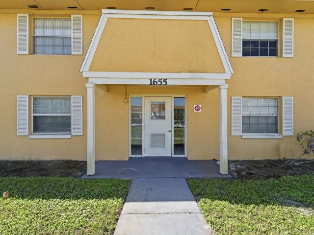 2 Bedroom Apartment for Rent at 1655 W Oak Ridge Rd, Orlando, FL 32809