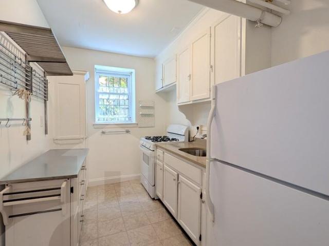 2 Bedroom Apartment for Rent at 16 Ware St #B, Cambridge, MA 02138 Mid Cambridge