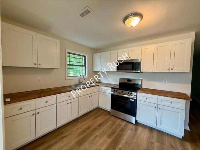 2 Bedroom Apartment for Rent at 1718 Portland St #A, Chattanooga, TN 37406 Bushtown Highland Park