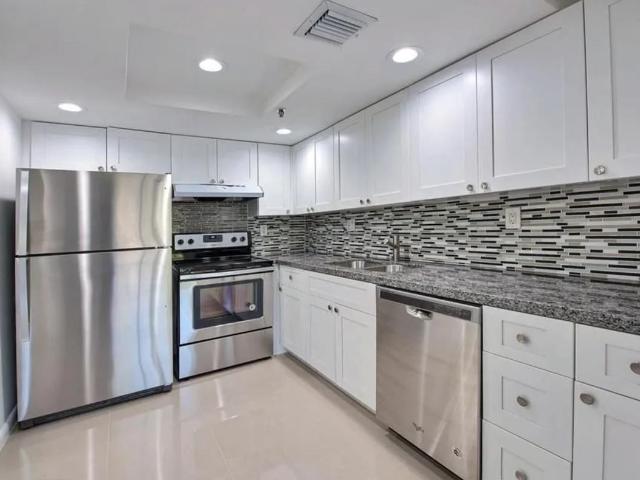 2 Bedroom Apartment for Rent at 17890 W Dixie Hwy, North Miami Beach, FL 33160