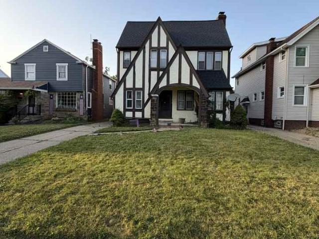 2 Bedroom Apartment for Rent at 17917 E Park Dr, Cleveland, OH 44119 North Collinwood