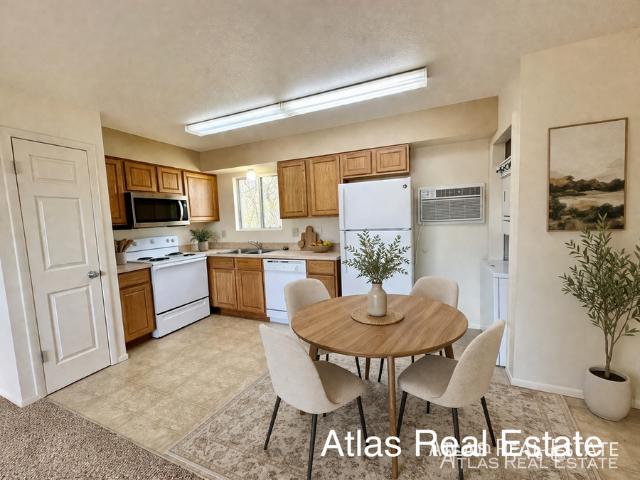 2 Bedroom Apartment for Rent at 1940 W Yampa St #B, Colorado Springs, CO 80904 Pleasant Valley