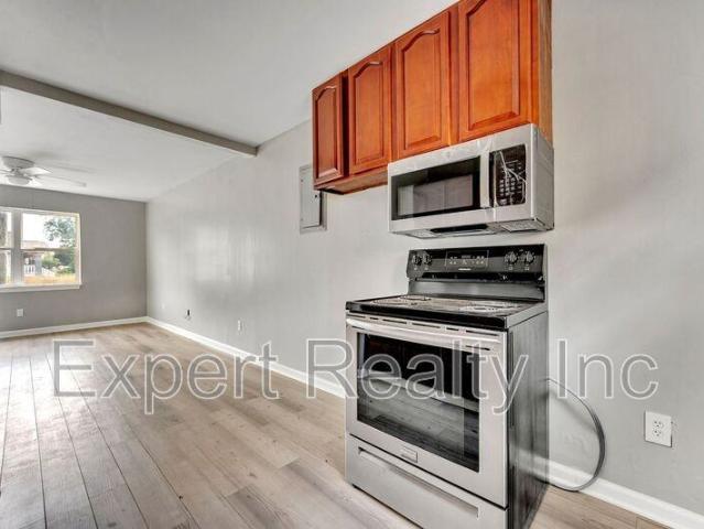 2 Bedroom Apartment for Rent at 1001 21st Street Ensley #B, Birmingham, AL 35218 Tuxedo