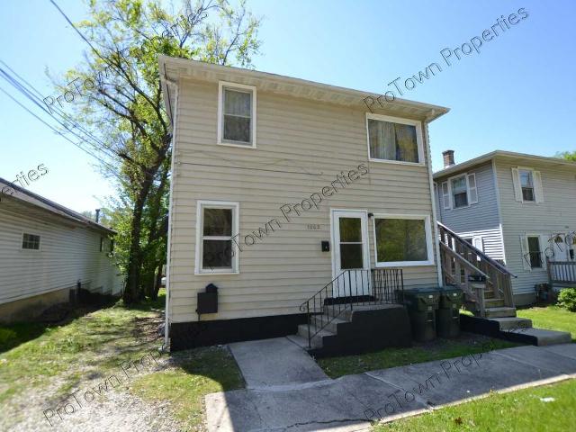 2 Bedroom Apartment for Rent at 1002 Belleview Avenue #1, Rockdale, IL 60436