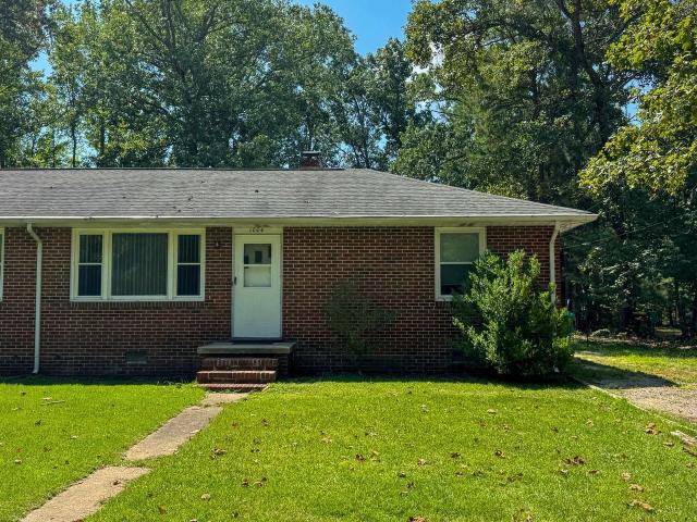 2 Bedroom Apartment for Rent at 1004 Park Dr S, Petersburg, VA 23805