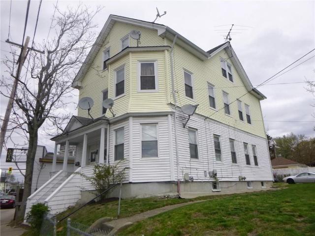 2 Bedroom Apartment for Rent at 1018 Cranston St #3, Cranston, RI 02920