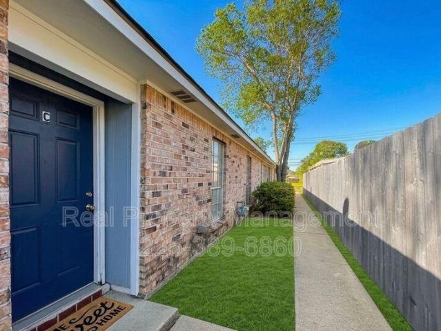 2 Bedroom Apartment for Rent at 10642 Stanley Aubin Ln #C, Shenandoah, LA 70816 Shenandoah