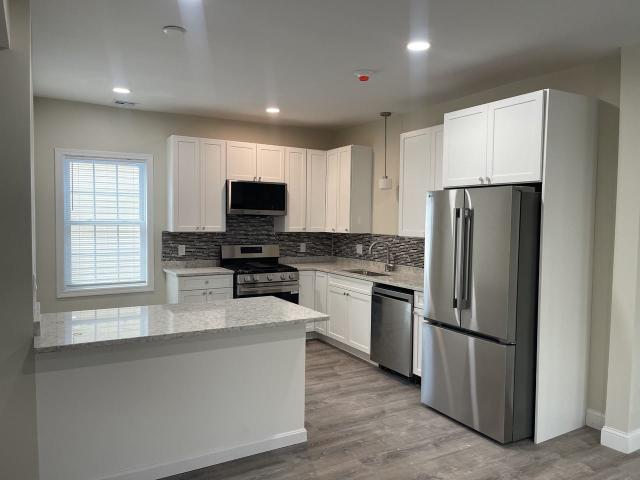 2 Bedroom Apartment for Rent at 10 Monticello St #1, Providence, RI 02904 Charles