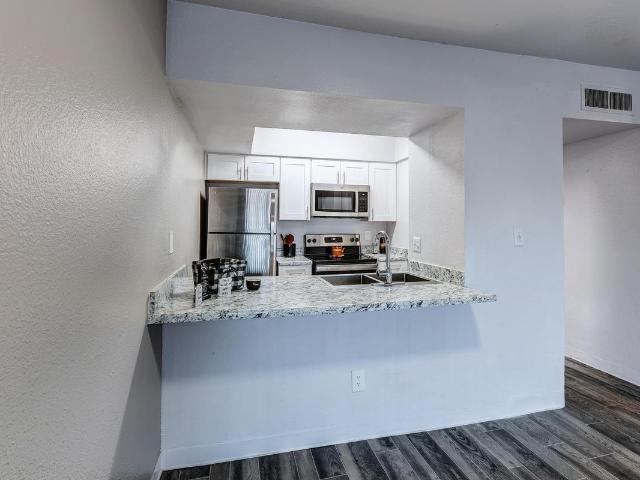 2 Bedroom Apartment for Rent at 11050 N Biltmore Dr, Phoenix, AZ 85029 Lake Biltmore Village
