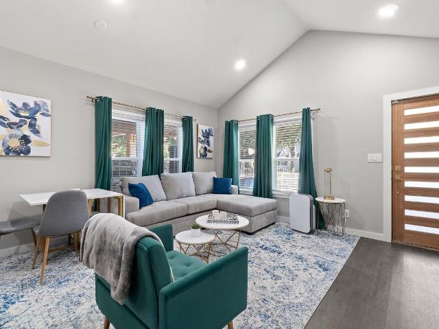 2 Bedroom Apartment for Rent at 1124 Brunner Ave #1018235P, Dallas, TX 75224 Elmwood