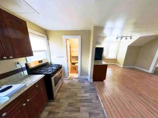 2 Bedroom Apartment for Rent at 11326 Saint Aubin St #2, Hamtramck, MI 48212