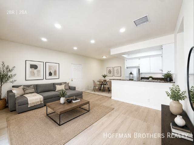2 Bedroom Apartment for Rent at 11457 Collins St #210, Los Angeles, CA 91601 Mid Town North Hollywood