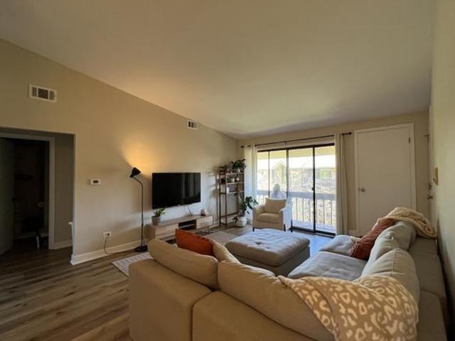 2 Bedroom Apartment for Rent at 115 Olesen Dr #3, Naperville, IL 60540