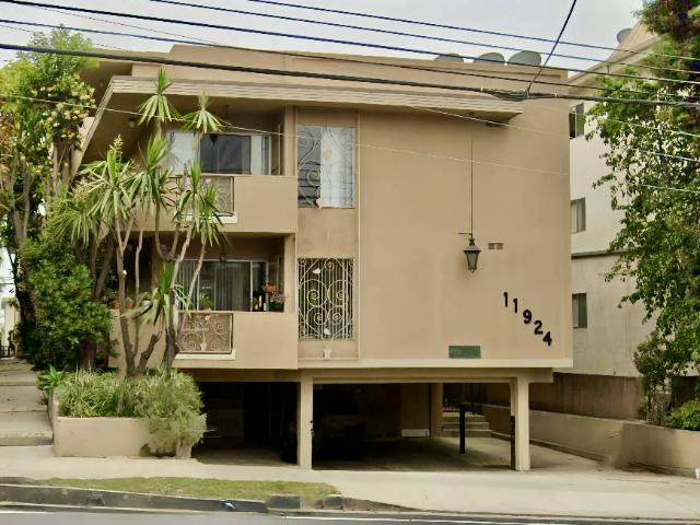 2 Bedroom Apartment for Rent at 11924 Montana Ave #05, Los Angeles, CA 90049 Brentwood