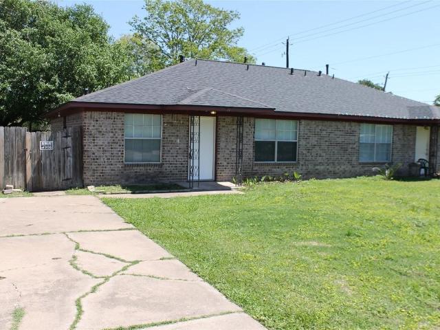2 Bedroom Apartment for Rent at 119 S Brownell St, La Porte, TX 77571