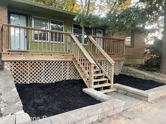 2 Bedroom Apartment for Rent at 1217 1/2 W Truman Rd, Independence, MO 64050 Procter