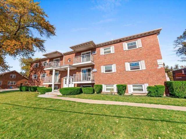 2 Bedroom Apartment for Rent at 122 W Washington St, Round Lake, IL 60073
