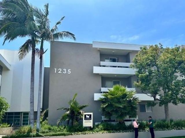 2 Bedroom Apartment for Rent at 1235 Brockton Avenue #107, Los Angeles, CA 90025 West Los Angeles