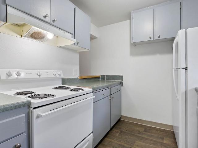 2 Bedroom Apartment for Rent at 12430 Ne Glisan St #11, Portland, OR 97230 Hazelwood