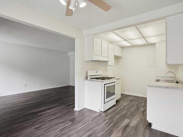 2 Bedroom Apartment for Rent at 125 N Belinda Cir, Anaheim, CA 92801